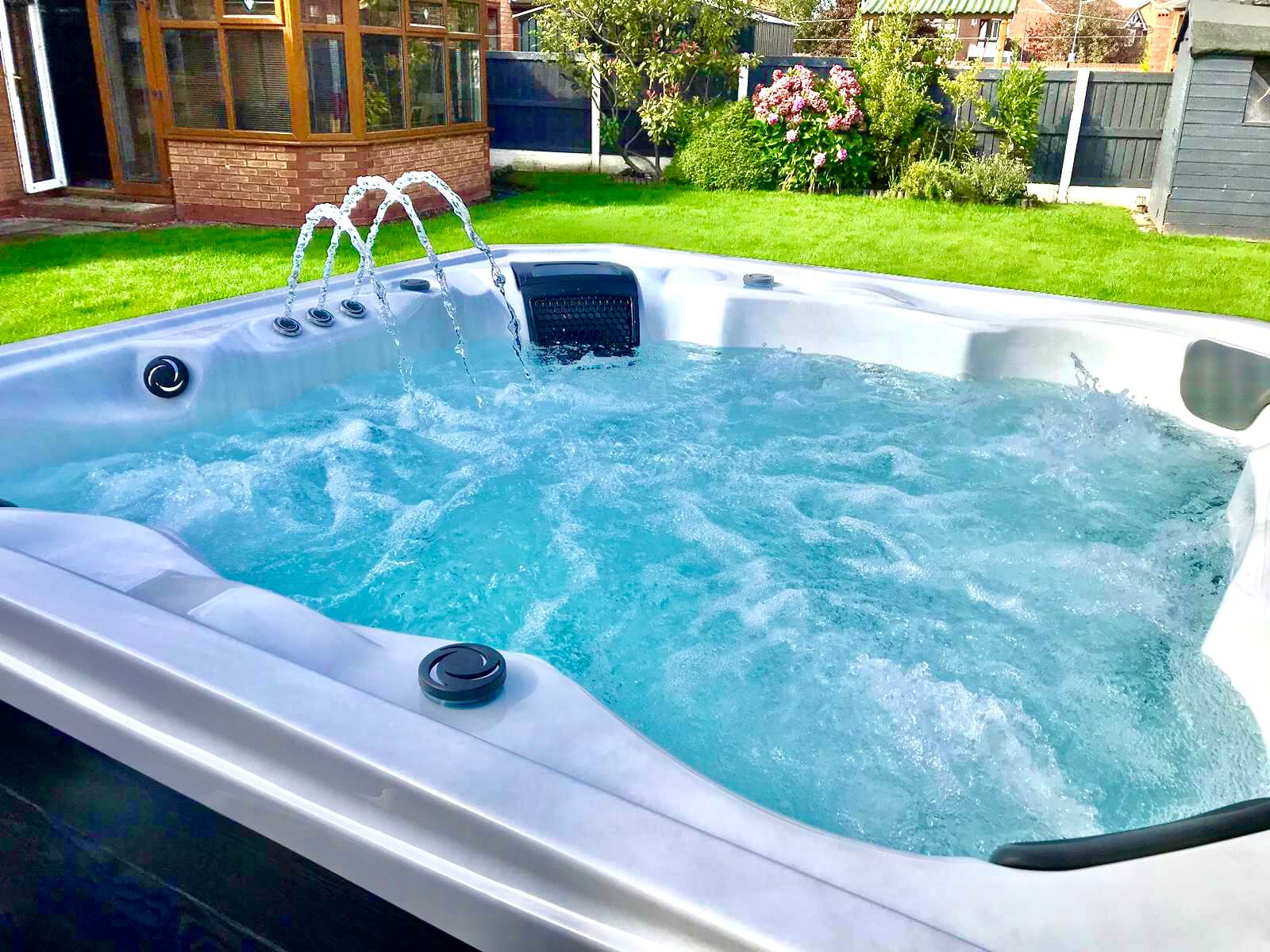 Hot Tub Servicing - Nationwide, From £179 | H2O Hot Tubs UK